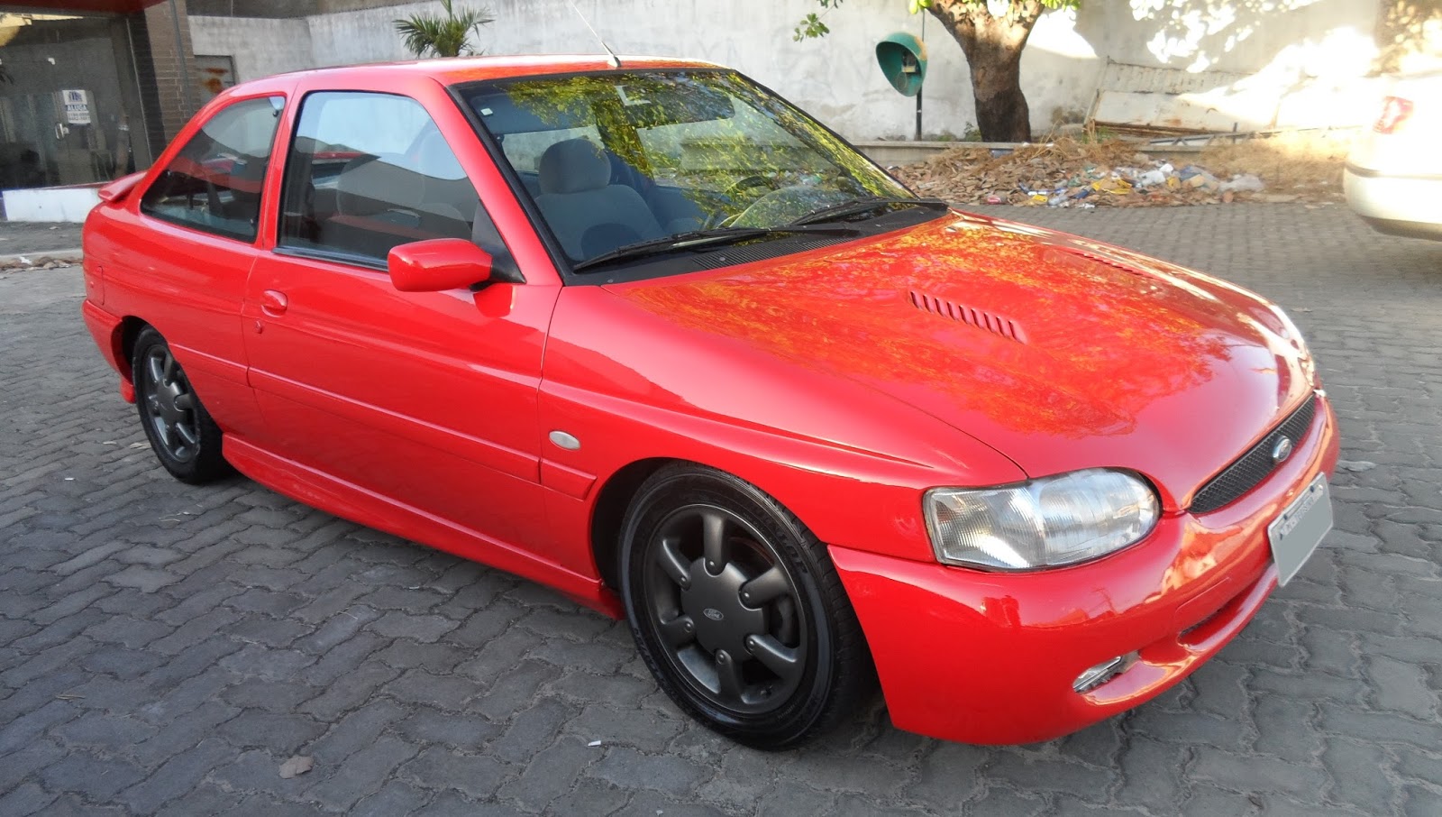 Ford Escort XR3: o esportivo que marcou época completa 35 anos