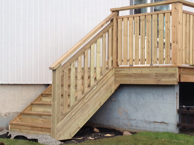 nr T I O: Trappräcke till altan