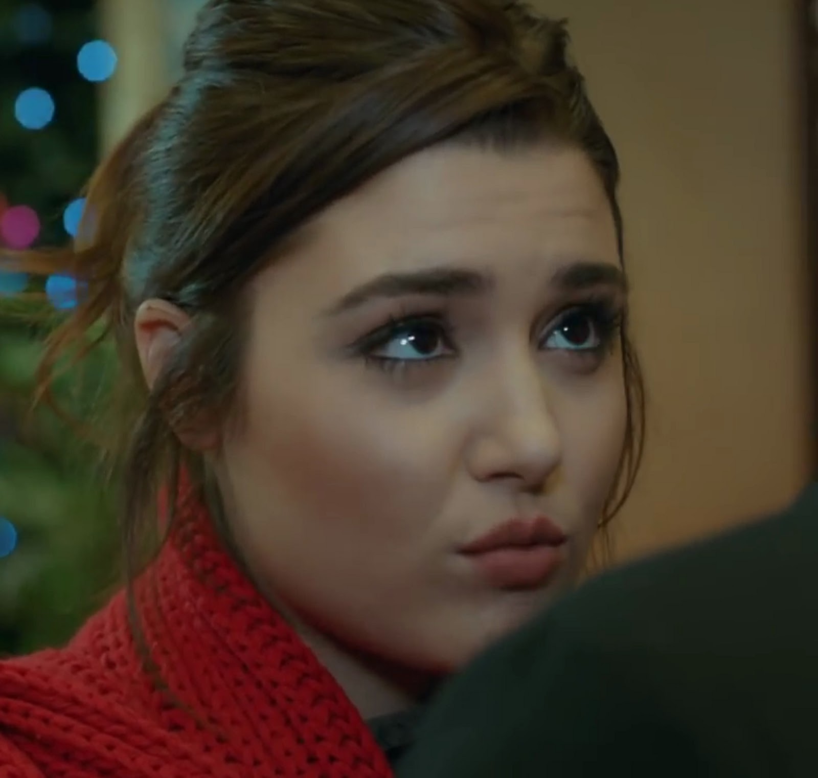 Hande Ercel Hayat In 2019 Turkish Beauty Beautiful