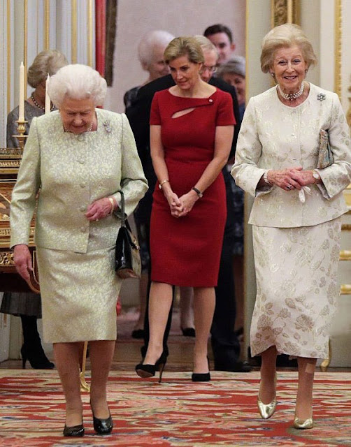 Royal Family Around the World: Queen Elizabeth II Hosts Reception For ...