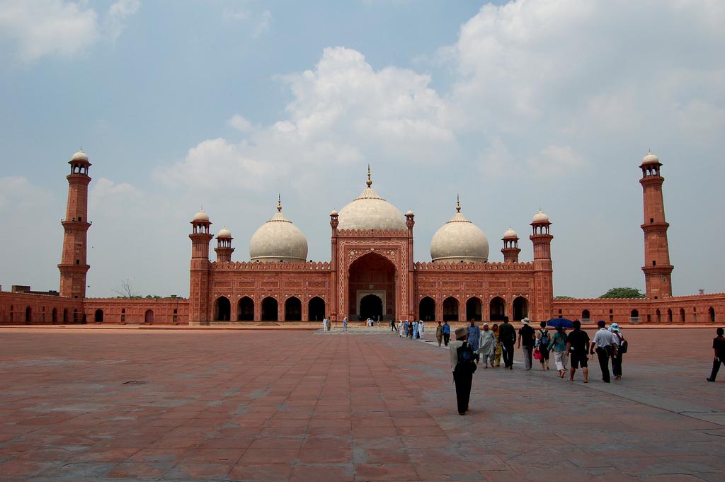 Islamic Architecture: Badshahi Mosque in Lahore - Pakistan