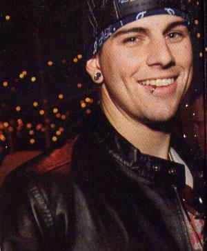 A Música: Happy Birthday M. Shadows