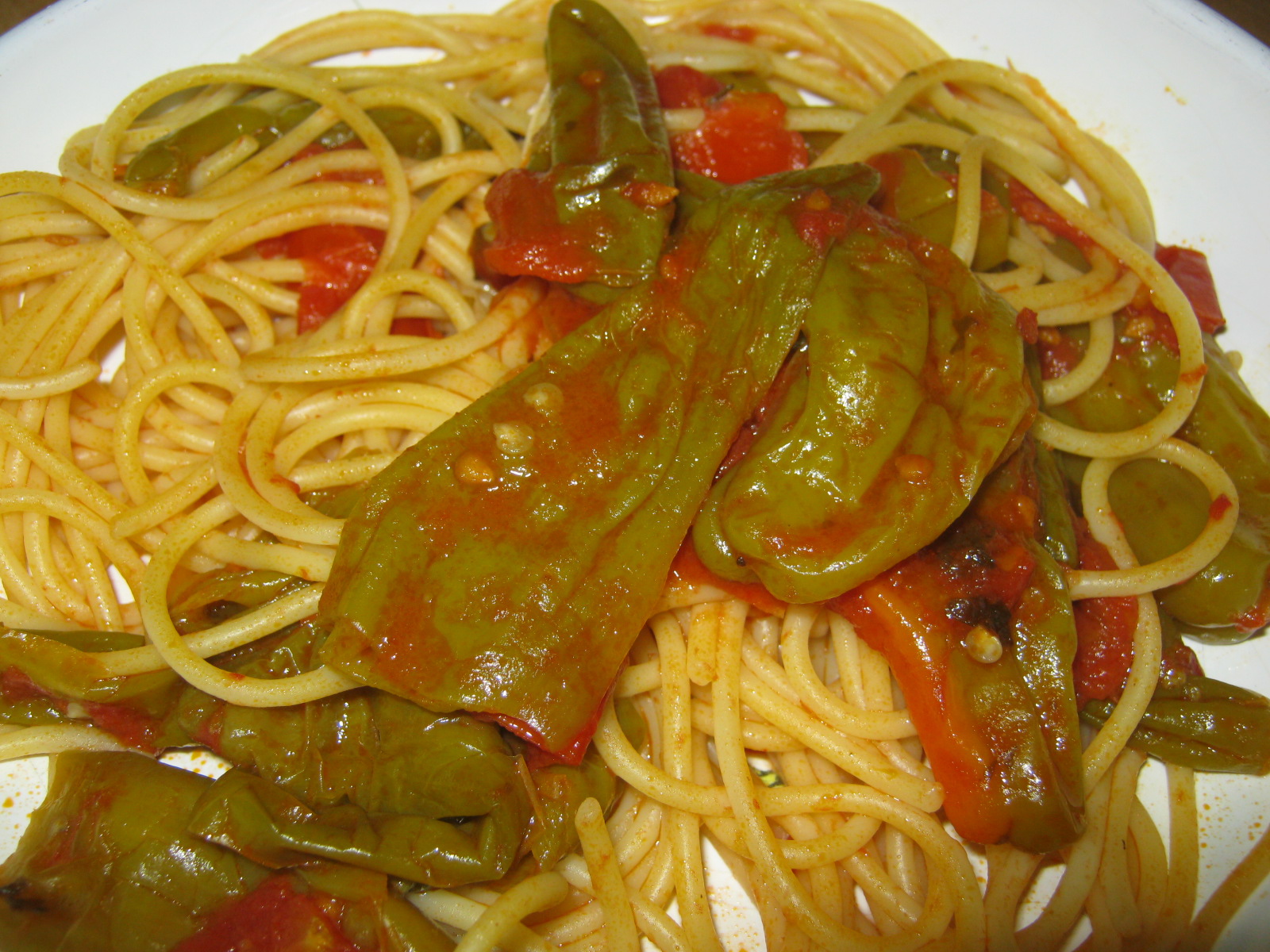 RICETTA SPAGHETTI AI PEPERONCINI VERDI