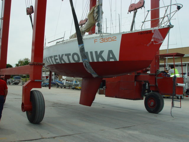 EL VELERO ARKITEKTONIKA: EL CASCO