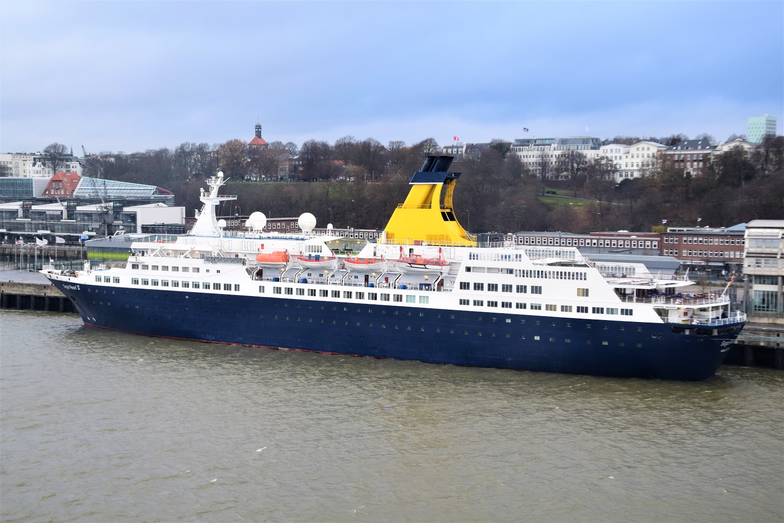 "SAGA PEARL II" at Hamburg