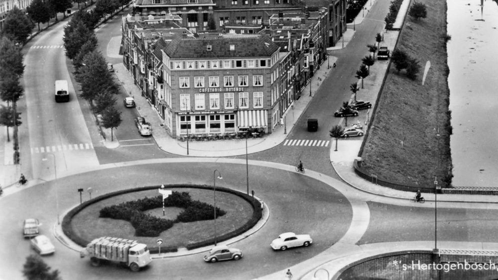 A view from the cycle path: Priority for cyclists on roundabouts in the ...