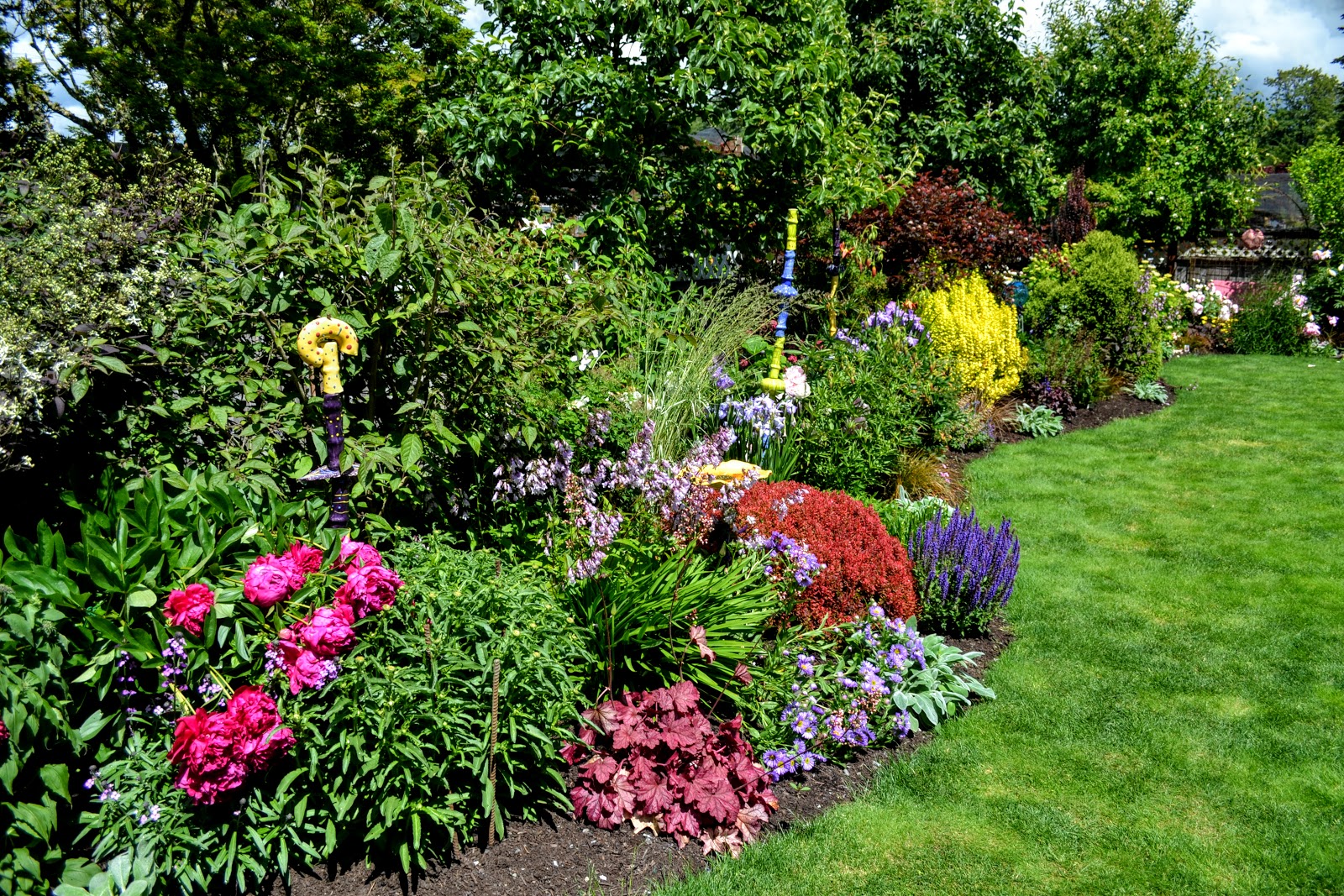 The Outlaw Gardener: The Smith Display Garden at Sunnyside Nursery