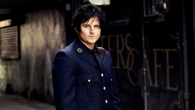 U2 Sombras e Árvores Altas - Blog: Fim do mistério: Ciaran Gribbin é o ...