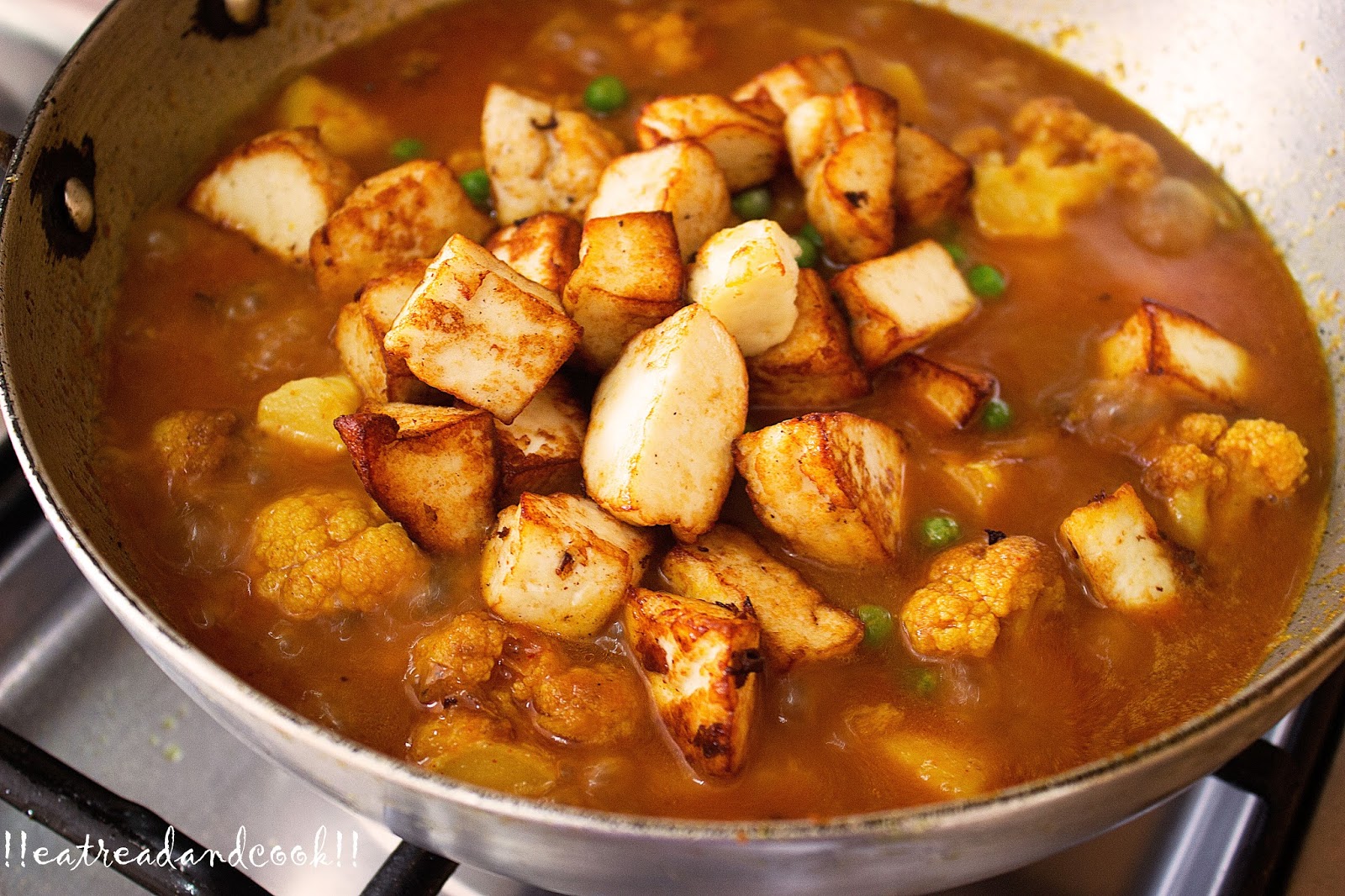 Paneer Fulkopir Torkari / Bengali Cauliflower and Cottage Cheese Curry