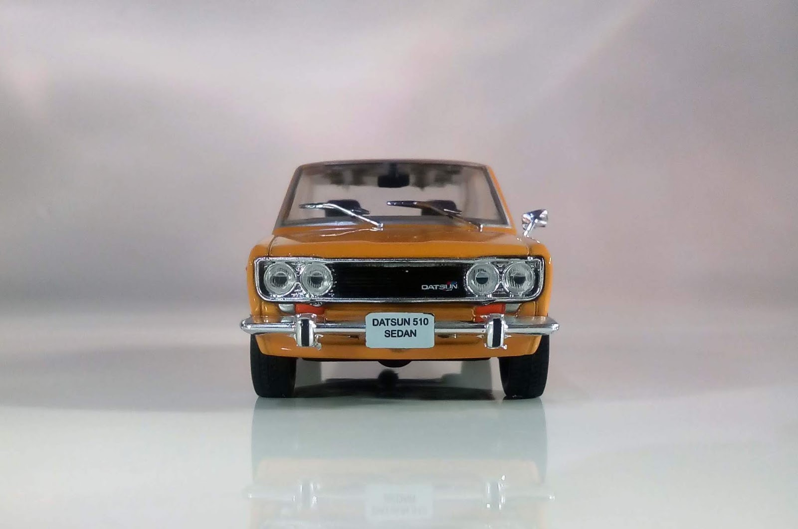 Auto GALERIA 1:18 Eddie: Datsun 510 Sedan (1971) --> 1/43