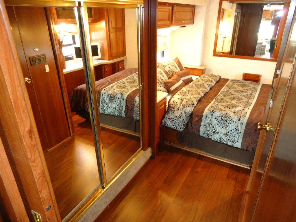 2002 Fleetwood Bounder Motorhome: 2002 Fleetwood Bounder Class A Motorhome