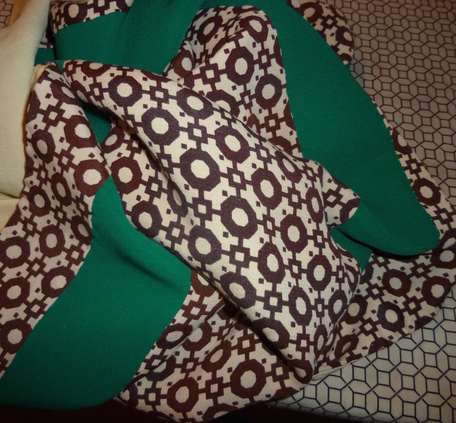 The Prettiest Gentleman About Town: Loki Stuttgart Scarf