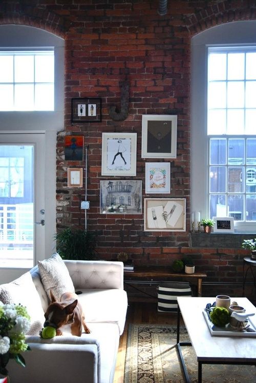 I.De.A: Red Brick Walls in the Living Room