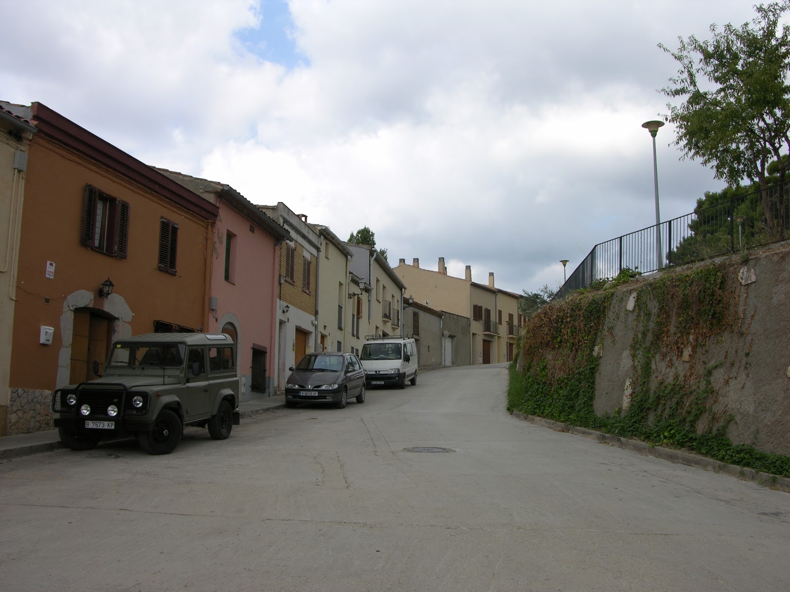Caminar per Catalunya. Walking in Catalunya.: La Cova de les Arnes ...