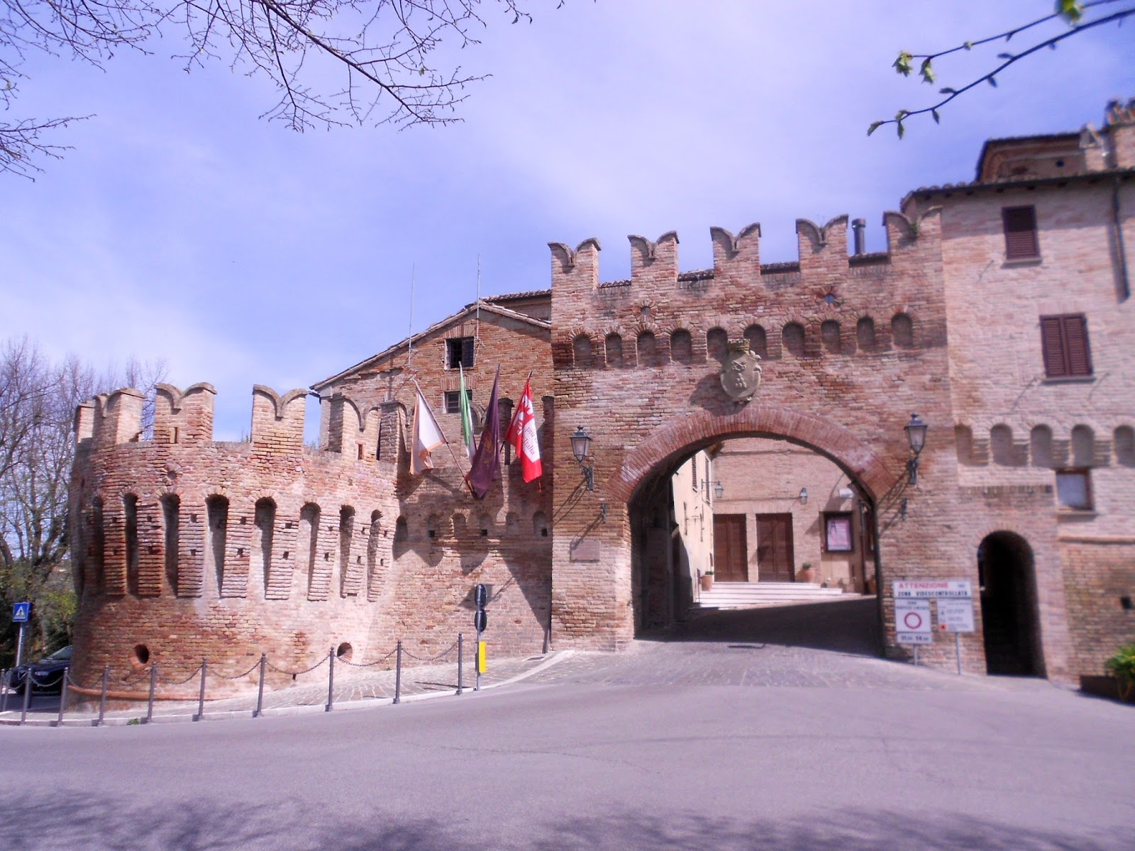 Un borgo in 5 foto: Corinaldo