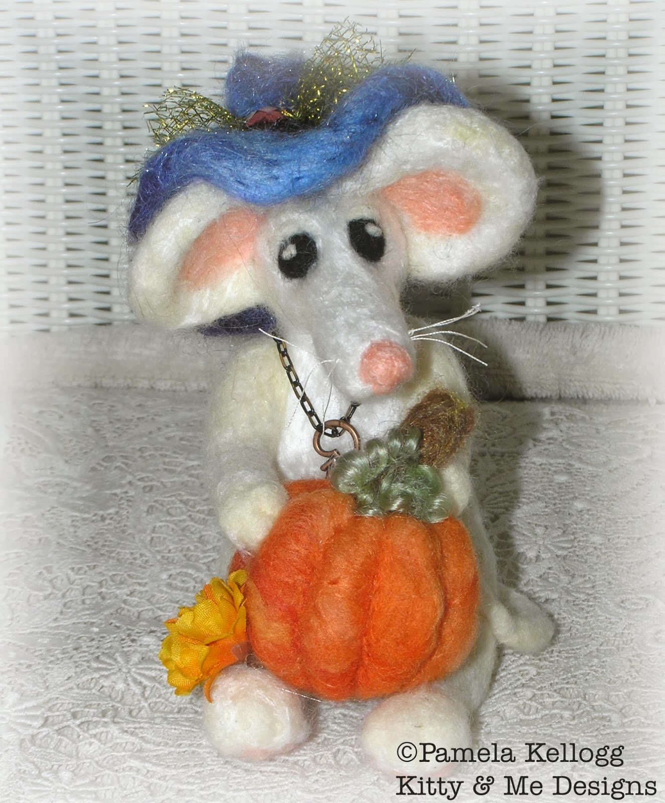 Kitty And Me Designs: Hand Needle Felted Halloween Mouse Kitty And Me Designs: Hand Needle Felted Halloween Mouse