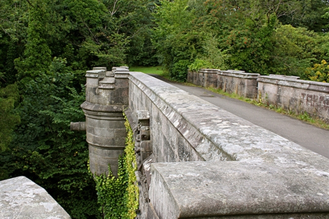 Rätselhafte Wirklichkeit: Overtoun bridge