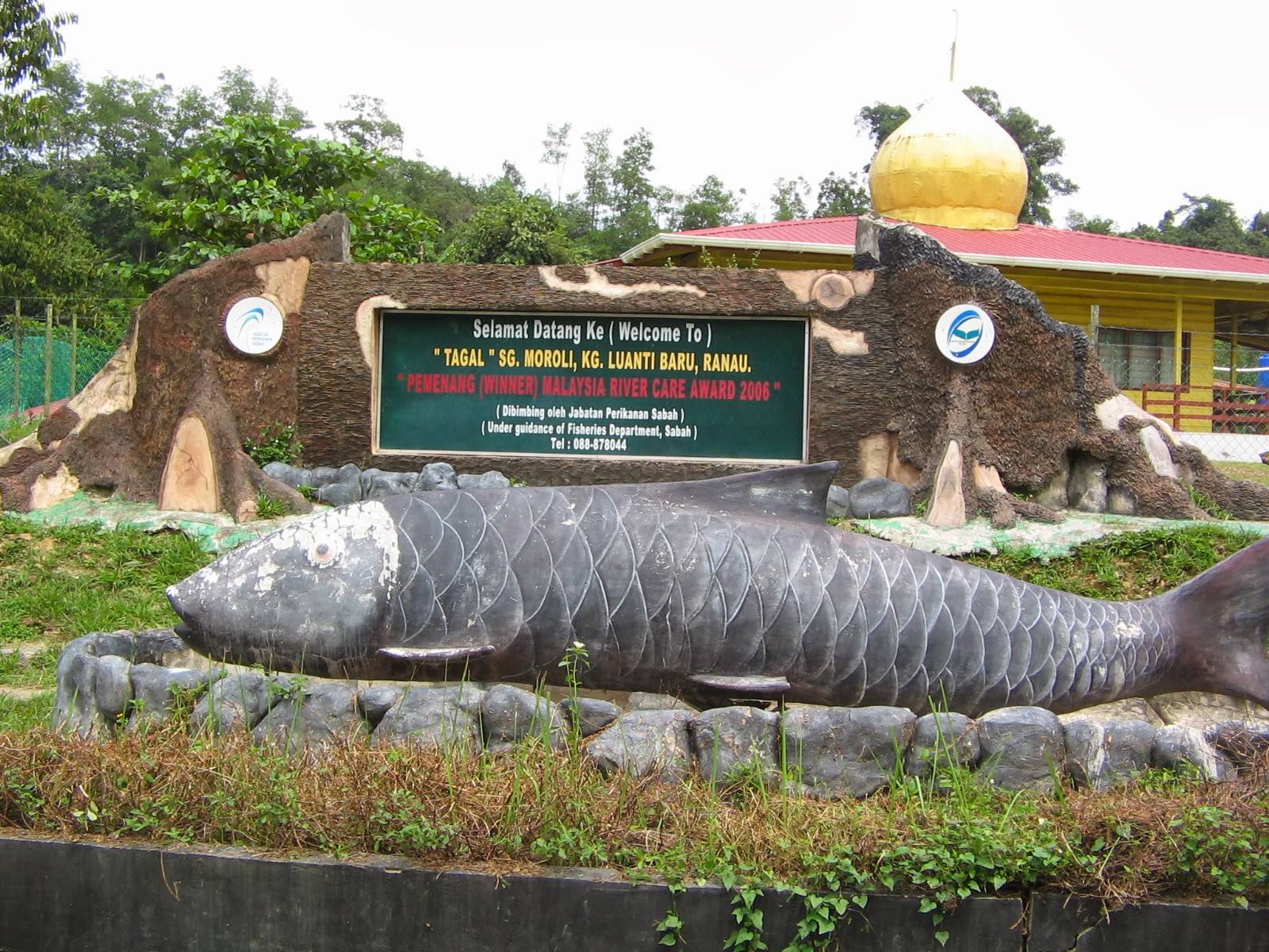 Inap desa gong, tempayan di Kampung Luanti, Ranau