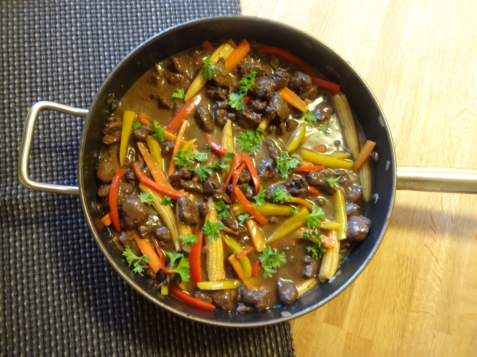 Edels Mat : Peppermarinert hvalbiff i wok