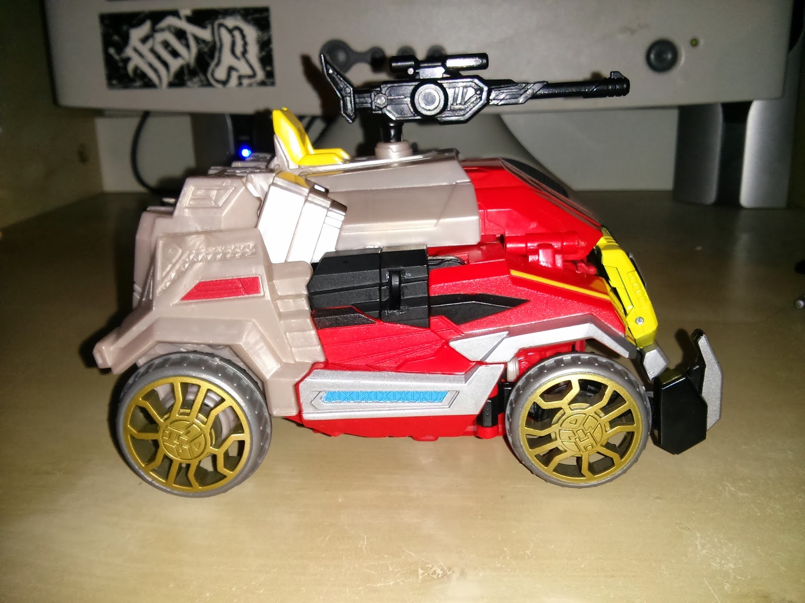 Toybox Soapbox: Transformers Generations Blaster and Steeljaw Review