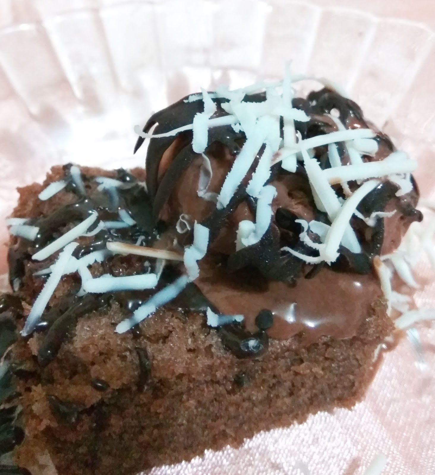 CHOCOLATOS CAKE WITH ICE CREAM (RESEP KUE KEKINIAN)
