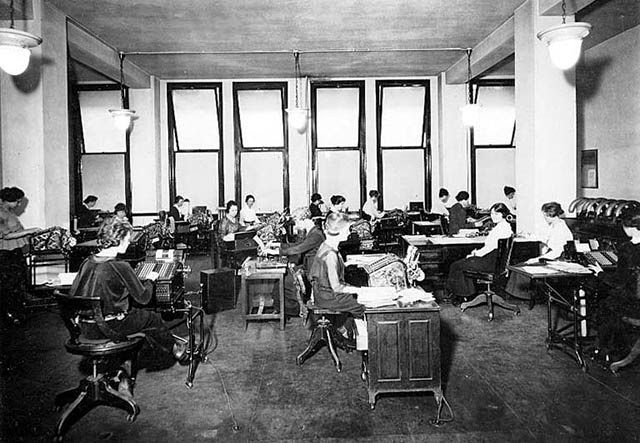30 Vintage Photographs That Show Old Offices and People Who Were ...