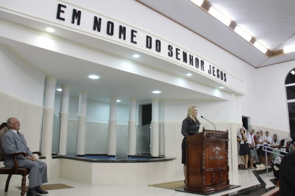 "JESUS É BOM": POLITICOS NO PULPITO DA CCB