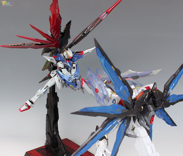 Gundam Family: Metal Build : Strike Freedom Vs Destiny Gundam