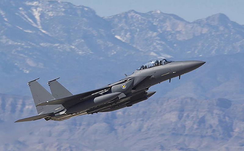 desarrollo defensa y tecnologia belica: F-15EX vs. F-35A