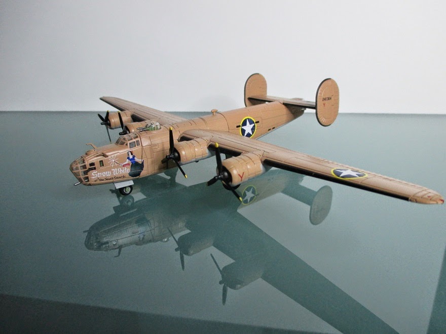 1/144 airbattle: 1/144 Consolidated B-24 Liberator - by Hobbymaster