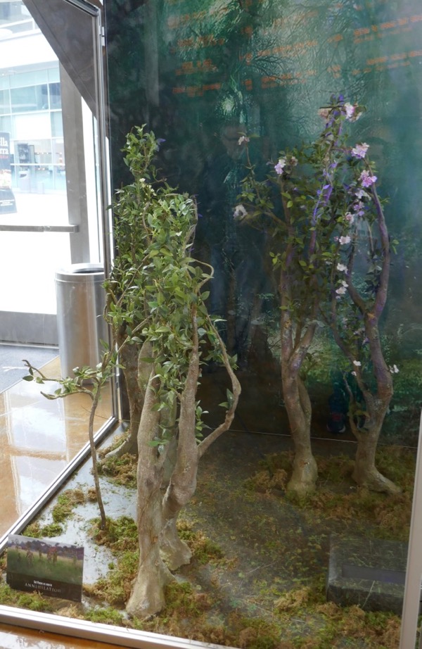 Hollywood Movie Costumes and Props: Natalie Portman and Gina Rodriguez ...