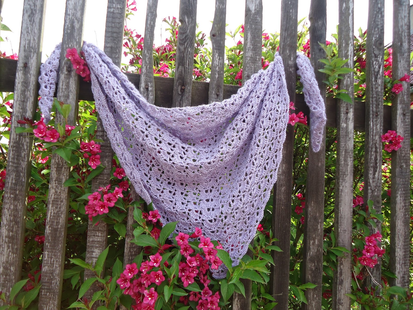 U cácorky: Háčkovaný trojcípý šátek