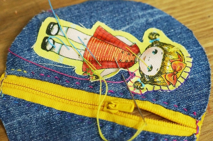 Round zipper pouch tutorial ~ DIY Tutorial Ideas!