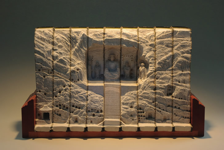THE POST BAR: Amazing book carving