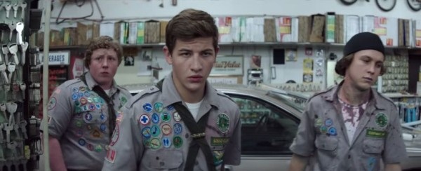 Cine Series: Póster y tráiler de la película Scouts Guide to the Zombie ...