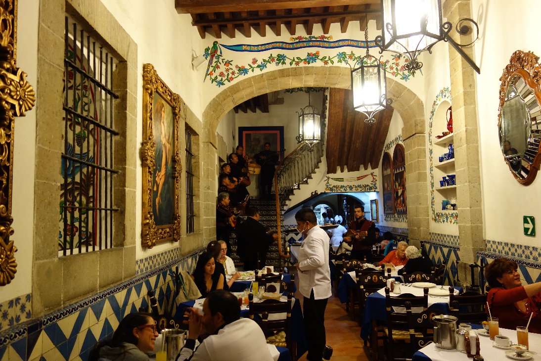 Travels of a Retired Teacher: Beautiful Restaurant, Mediocre Food