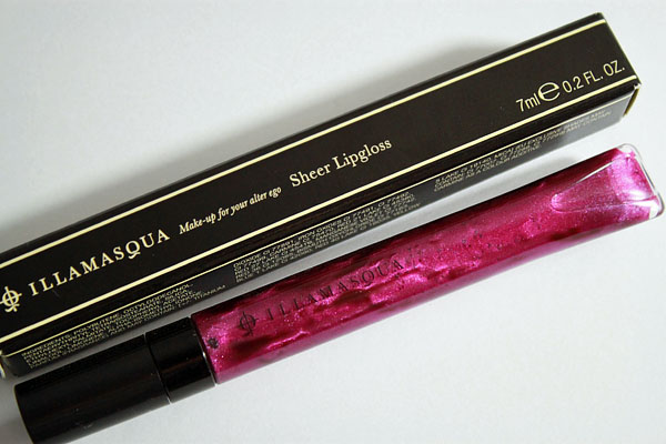 co sroce w oko wpadnie: deep berry pink... czyli blyszczyk Illamasqua :)
