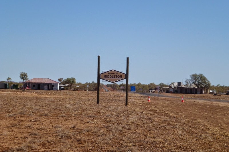 The Wandering Tops: Middleton, Qld (Hilton Hotel) & The Bilby Way