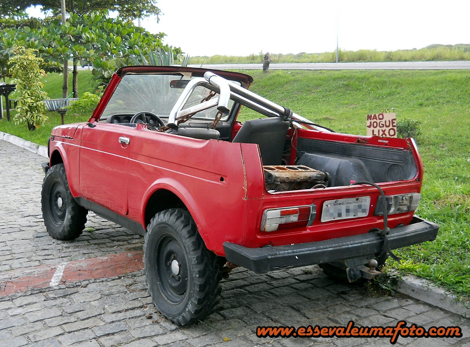 Registros Automotivos do Cotidiano: Lada Niva "conversível" 1992