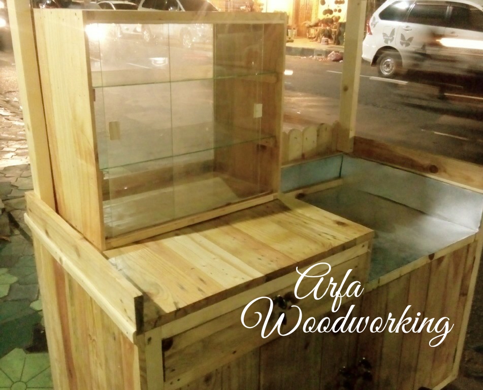 Rombong Kayu include etalase dan tempat kompor