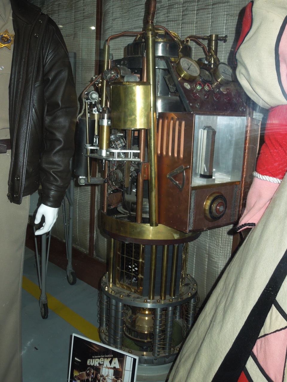 Hollywood Movie Costumes and Props: TV prop and Colin Ferguson Sheriff ...