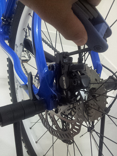 Travelog Basikal Besi: DISC BRAKE BASIKAL SANGKUT-SANGKUT