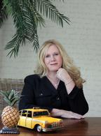 Book Q&As with Deborah Kalb: Q&A with Debra Hart