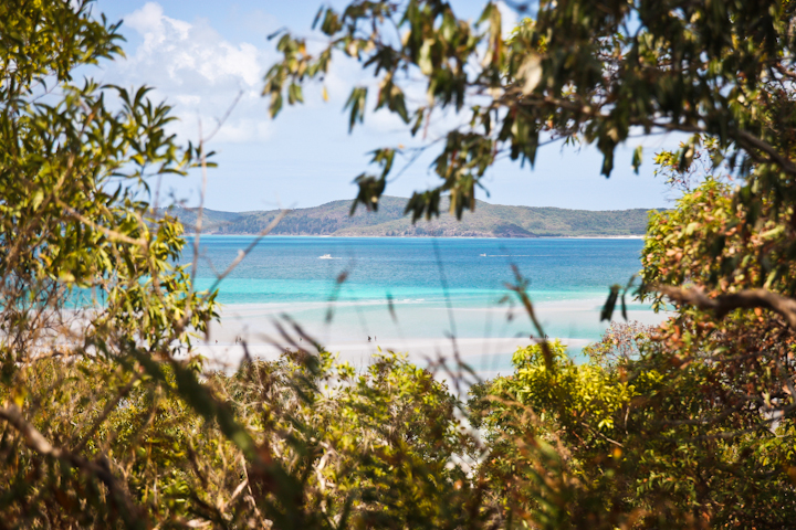 Pohjalla: Korallimeri ja Suuri Valliriutta