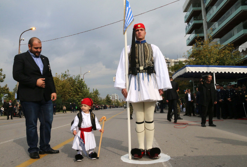 ΑΠΑΙΧΤΟΣ Ο ΠΙΤΣΙΡΙΚΑΣ!!! ΜΕ ΦΟΥΣΤΑΝΕΛΑ, ΤΣΑΡΟΥΧΙΑ ΚΑΙ ΓΚΛΙΤΣΑ ΣΤΗΝ ...