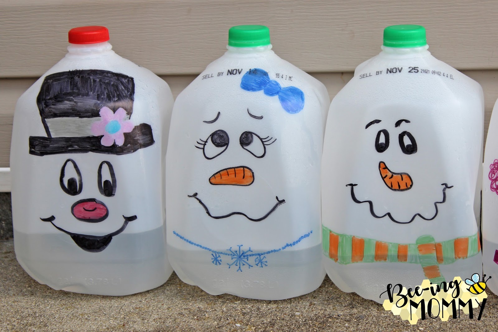 Bee-ing Mommy Blog: Milk Jug Snowmen