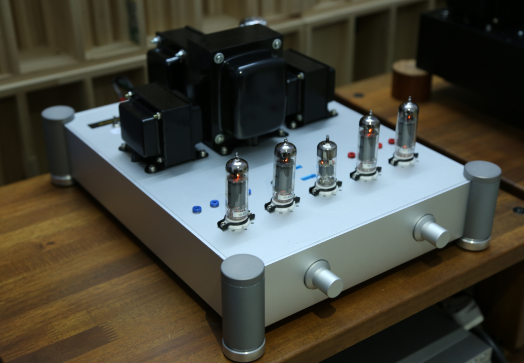 J&K Audio Design: EL84 Push Pull Tube Amplifier