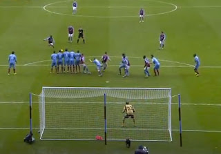 Hong Kong Referee: Clattenburg's Consistent Crouch and the Usual ...