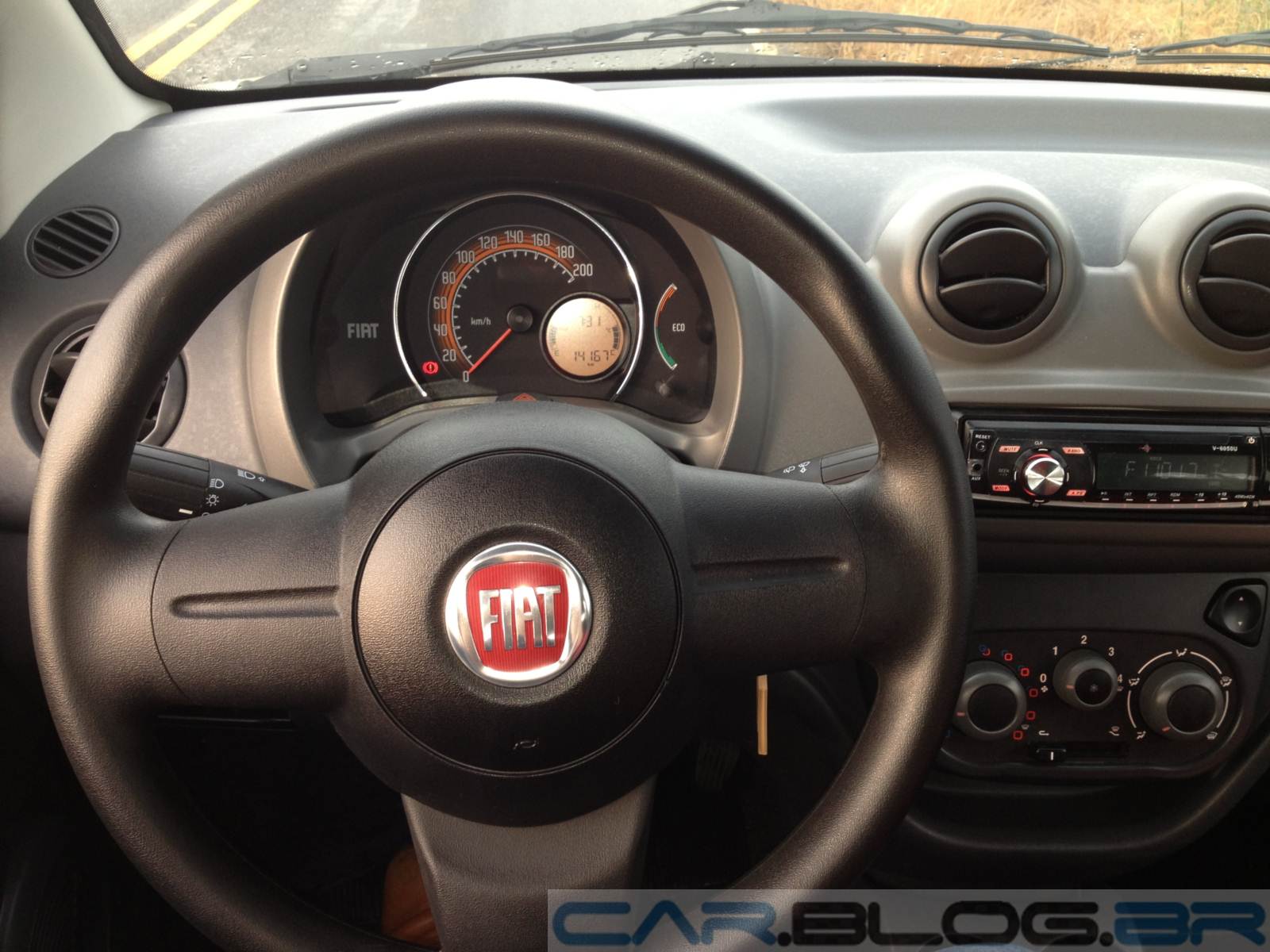 Uno Vivace 1.0 2013: preço, consumo, fotos e ficha técnica