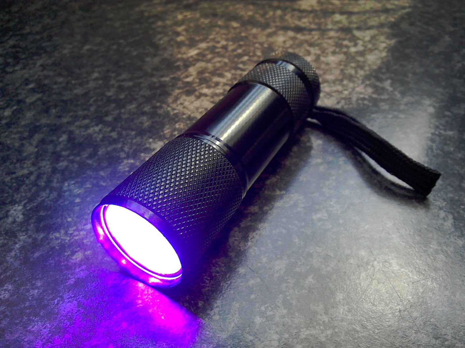 Mr. Aphoristic: UV-9 Ultra Violet Torch Review